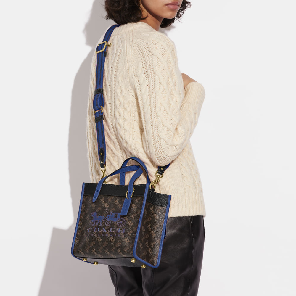 Bolsa Field Tote 22 Horse And Carriage Badget Coach Azul - coach