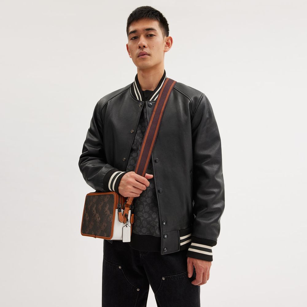 Bolsa Charter Crossbody 24 Large Horse And Carriage Coach Marrom - coach