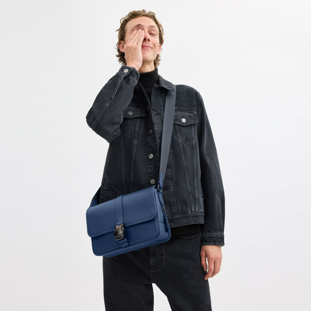 Bolsa League Messenger Coach - coach